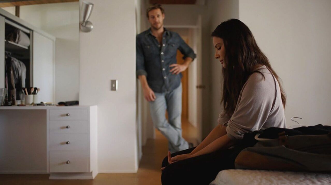 In 'Violet,' Olivia Munn Conquers the Voice in Her Head